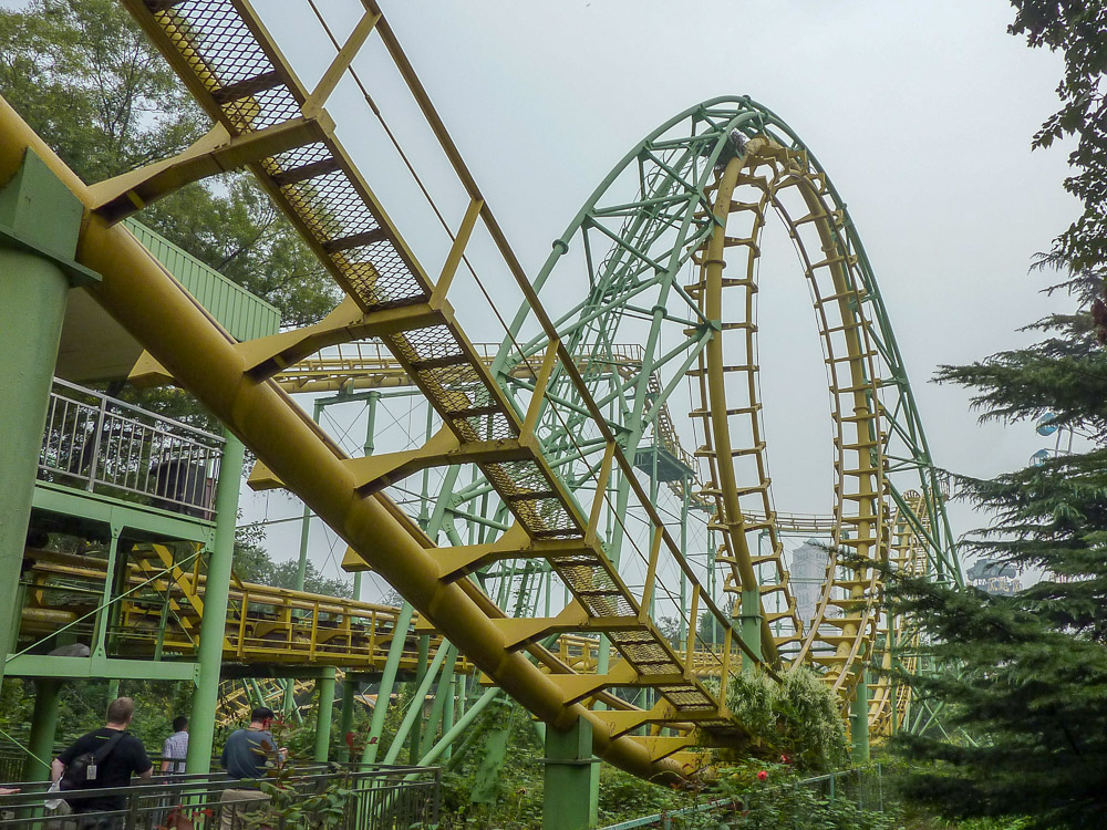 Atomic Coaster at Beijing Shijingshan Amusement Park : Neil Tonge